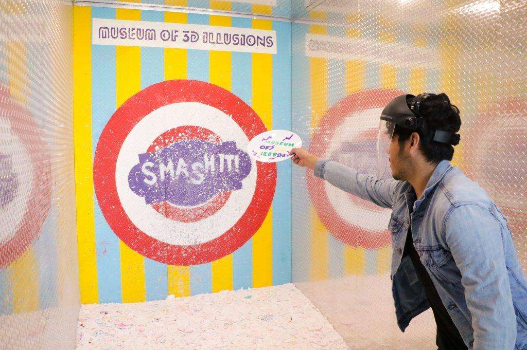 #️⃣ Smash it! | Museum of 3D Illusions